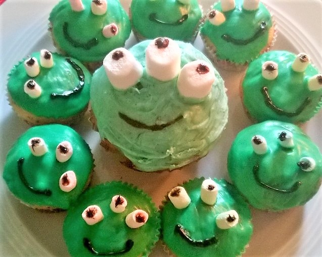 WELTRAUM-GEBURTSTAG Deko-Ideen, Kuchen, Spiele in Raumanzügen
